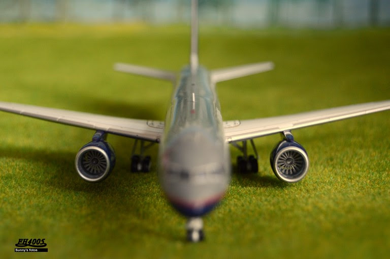 BHTXWmb: 模型分享 1:200 Boeing757-200 N592UA(Battleship Grey)火箭客機