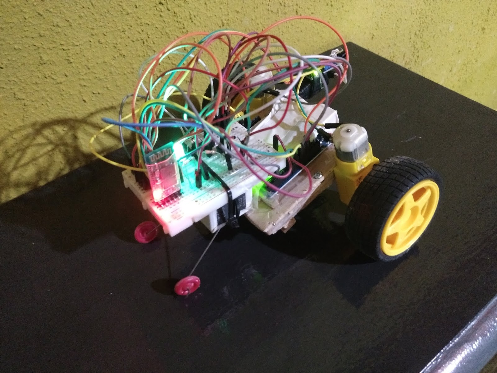 Turbonet: Auto a control con arduino y bluetooth