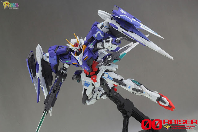 Gundam Family: 1/100 00 Raiser Ver. Full Armor Custom Build