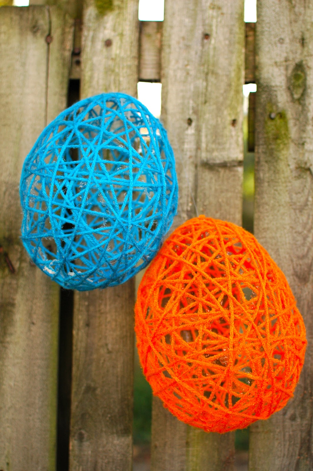 TurtleCraftyGirl: Dinosaur Egg String Balls