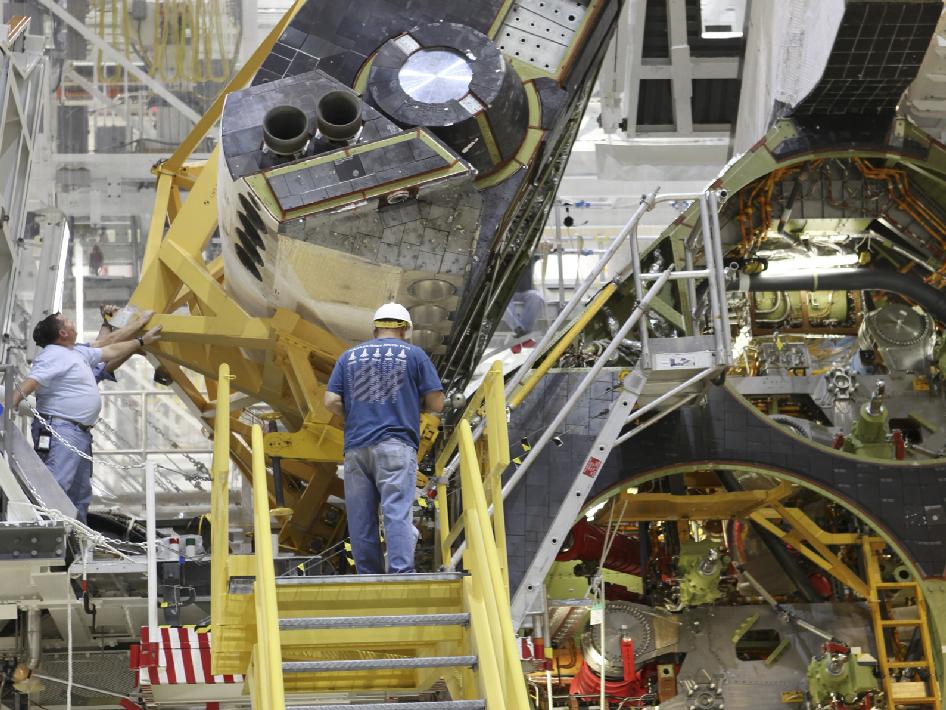 Suburban spaceman: NASA Shuttle Endeavour's OMS Pod