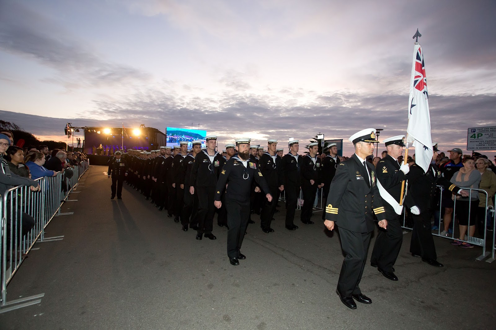 Dawn Service attendees urged to consider public transport - 2NURFM