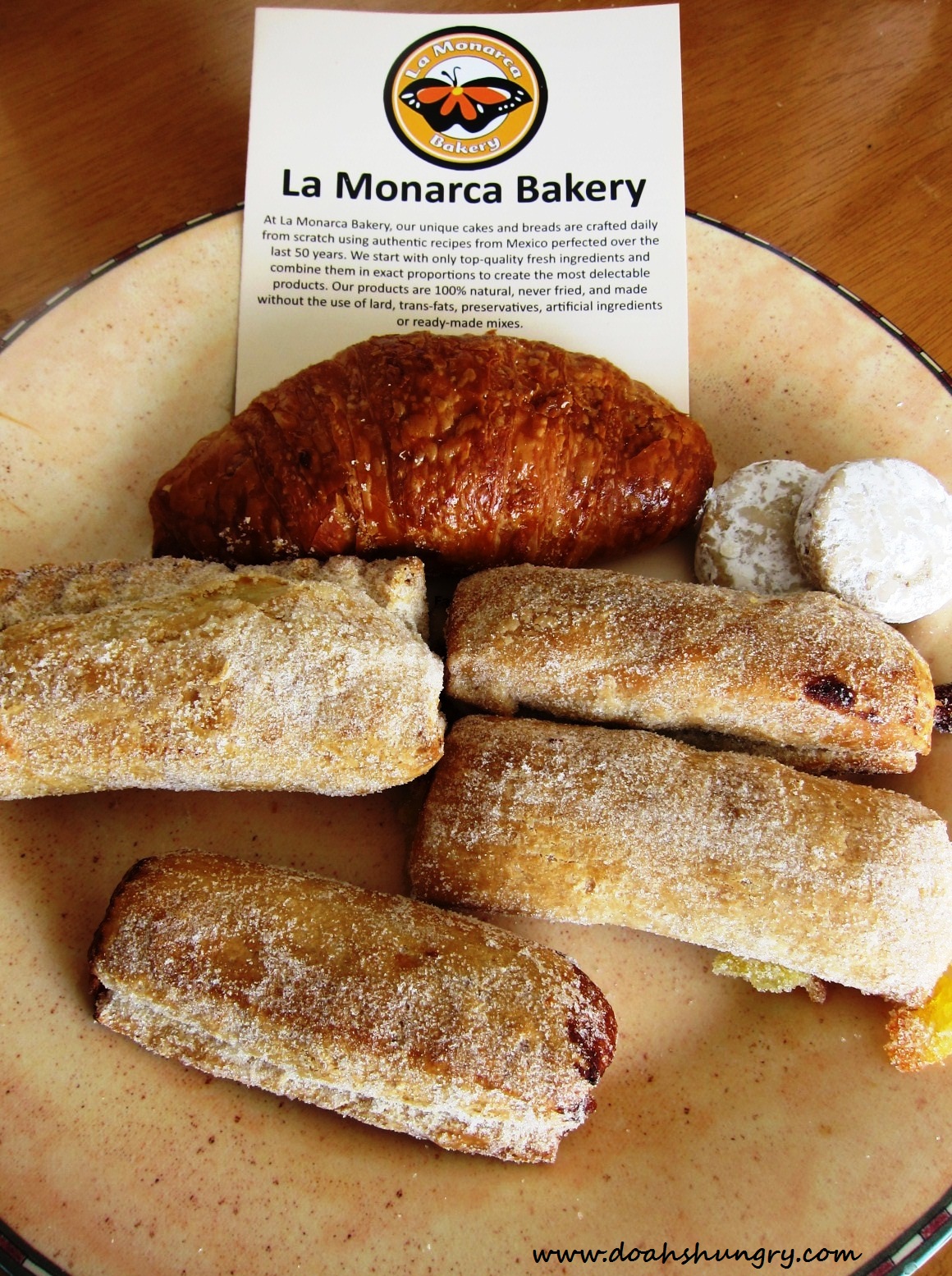 Doah's Hungry: La Monarca Bakery & Cafe