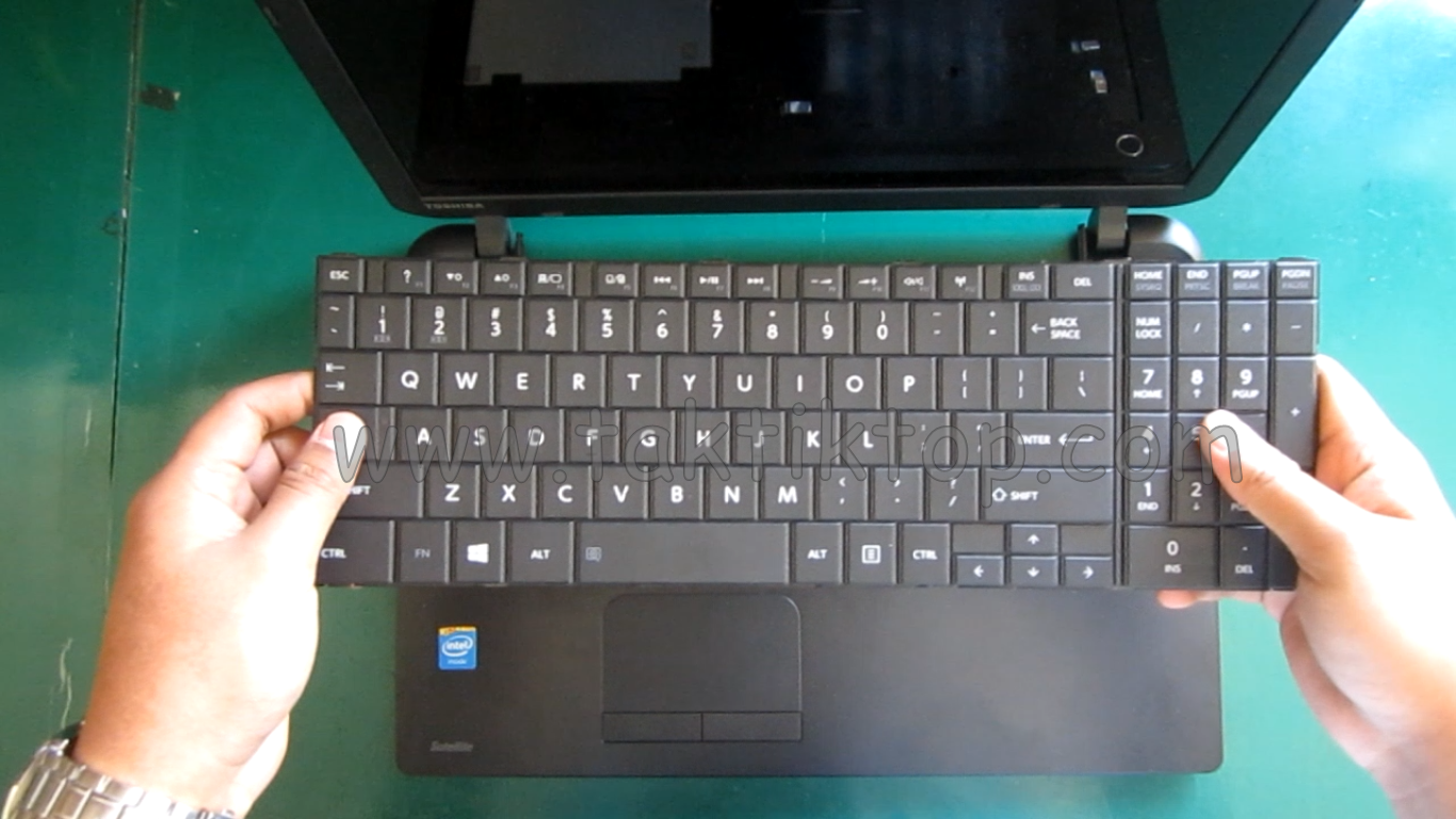 Melepas dan Mengganti Keyboard Toshiba Satellite C50 C50B C55 - Service ...