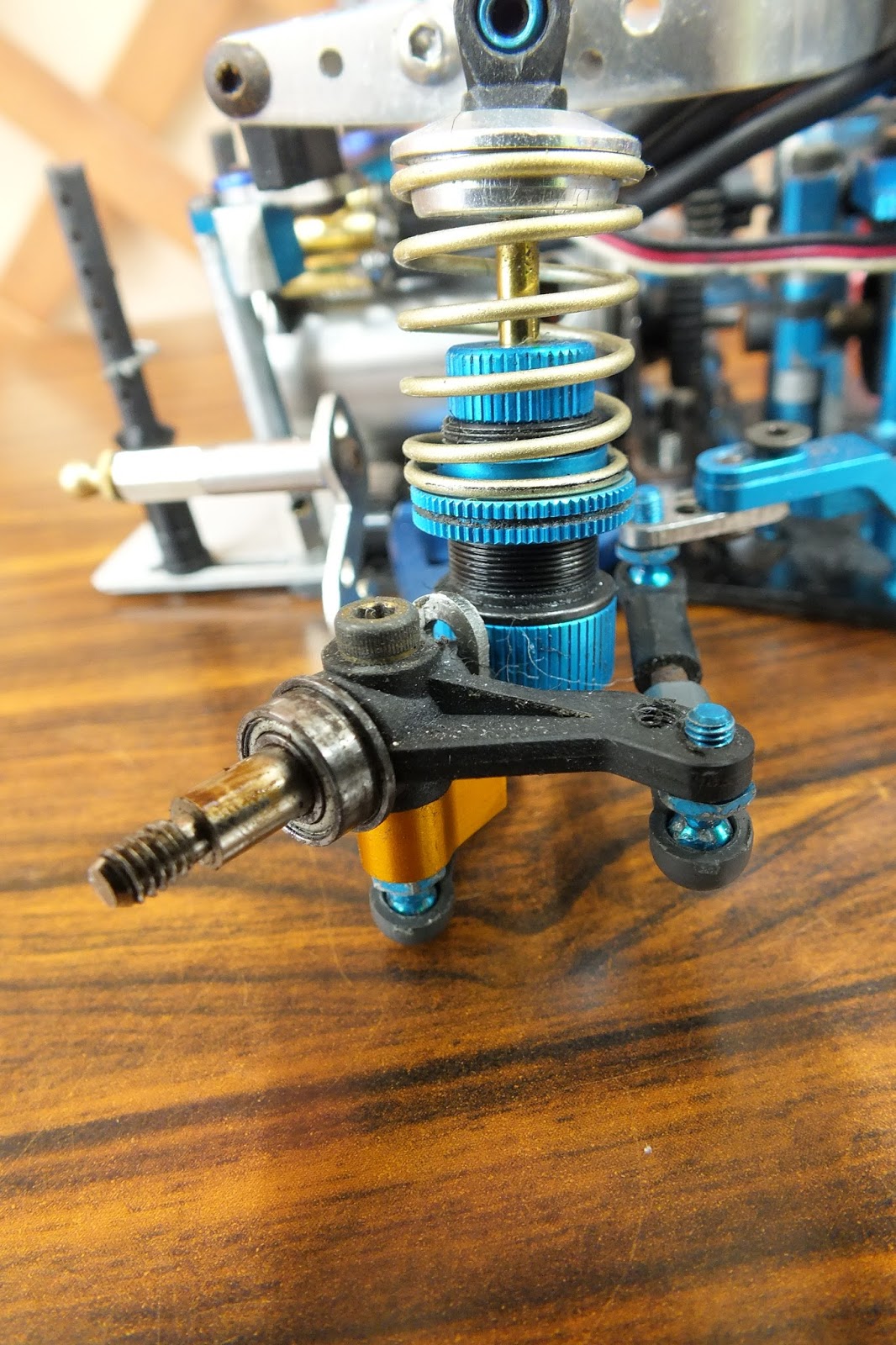 Sugiura RC: Yamada's home made FR RC Strut Suspention detail
