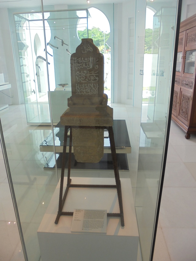 SENI LAMA MELAYU (MALAY OLDEN ART): Batu nesan lama dari (Old tombstone ...