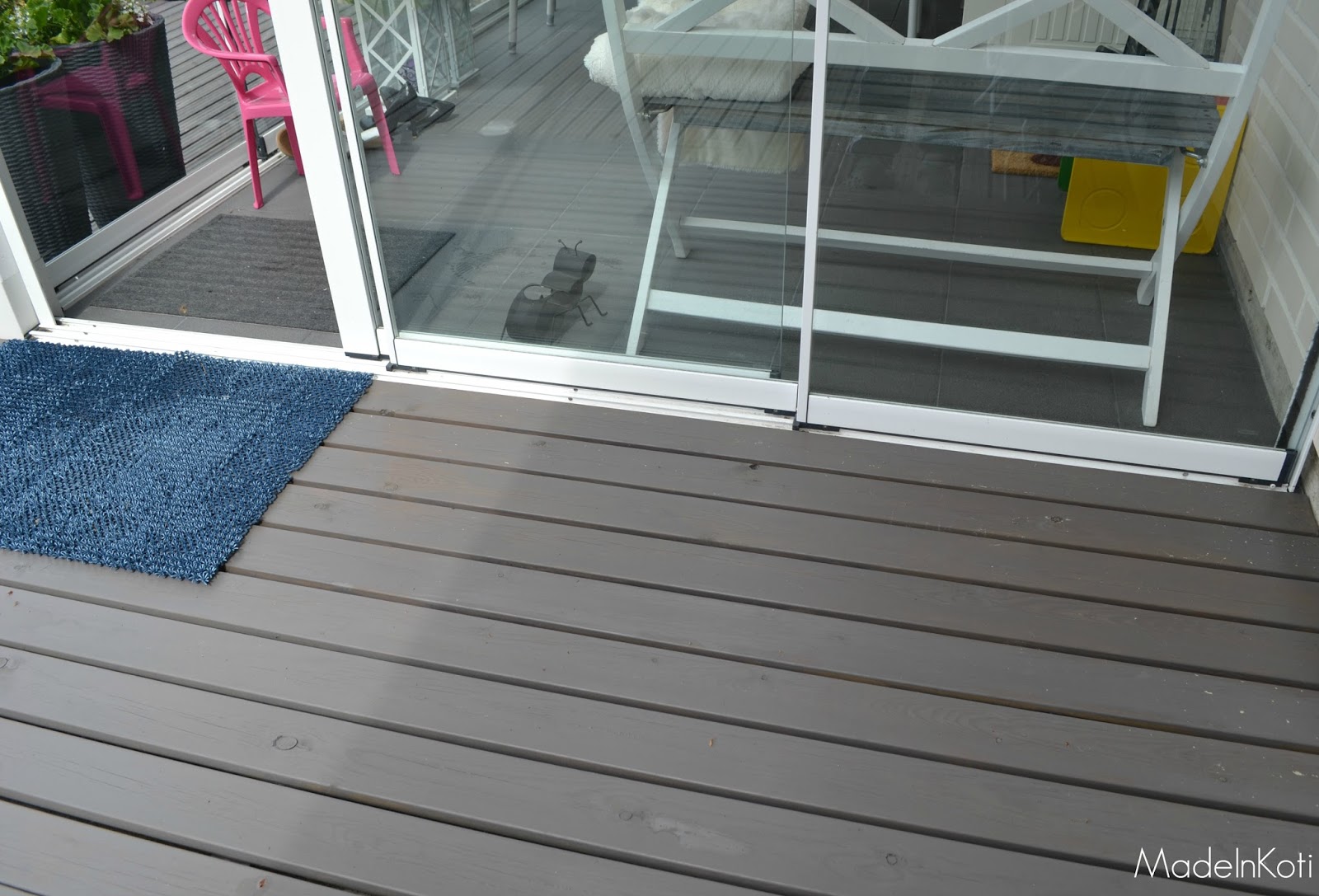 MadeInKoti: Terassin öljyäminen harmajalla