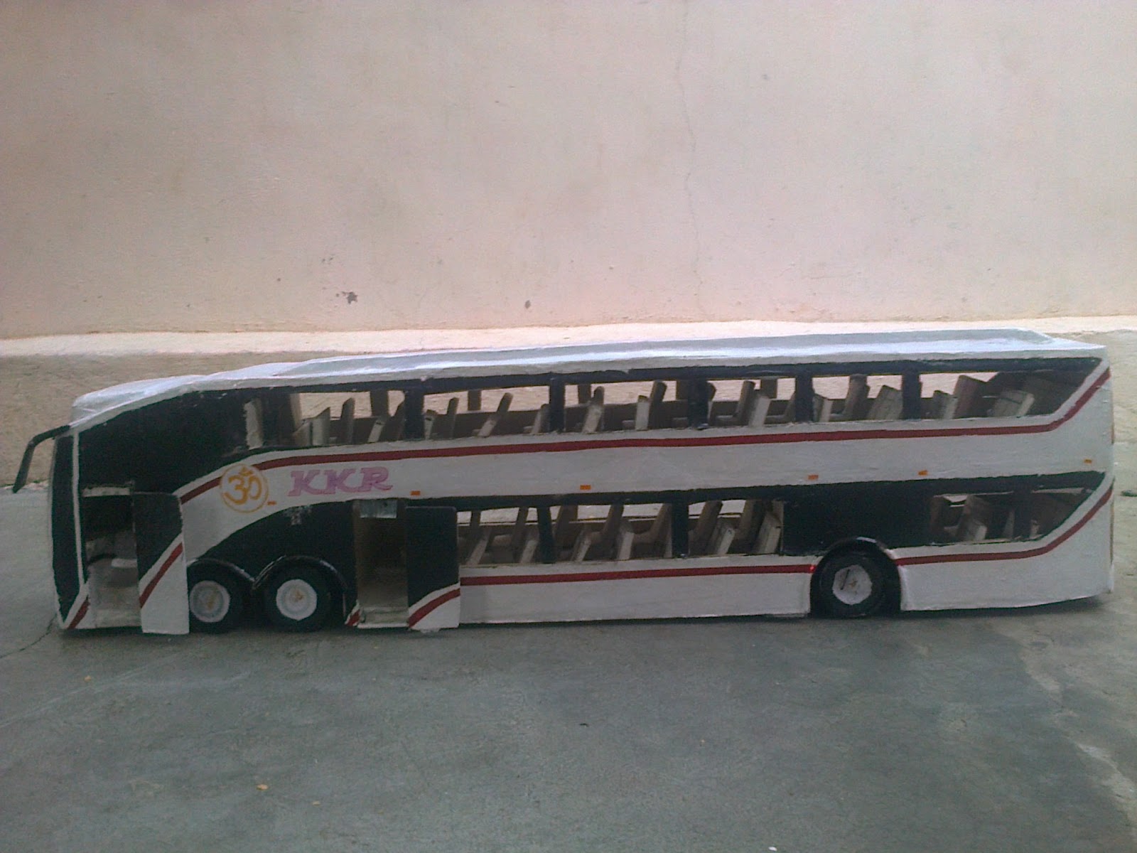 indian first long and large luxuri coach ,100 passenger travel this bus
