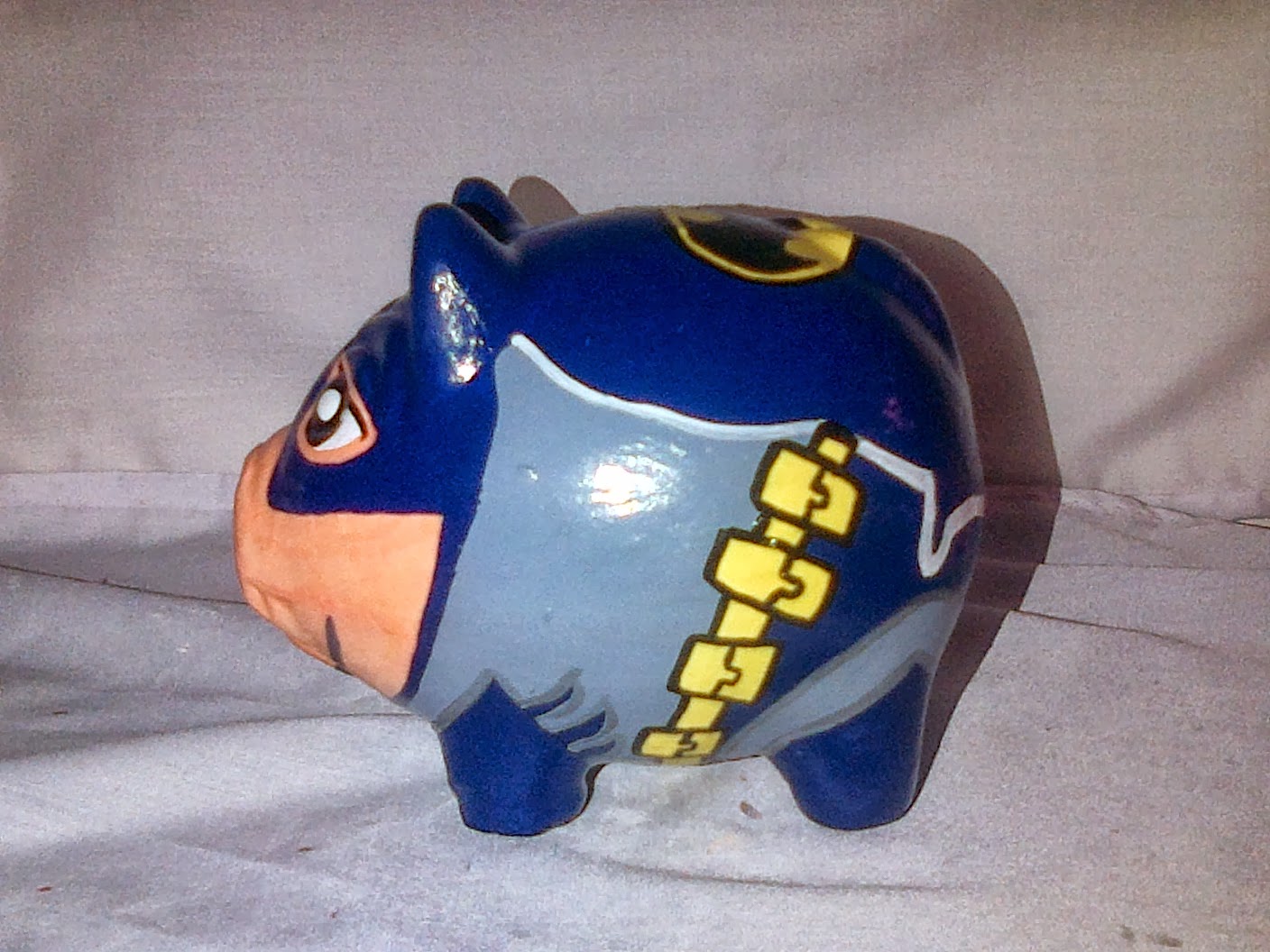 Mega-Marrano Pintado de "Batman" - Mega Marranos pintados