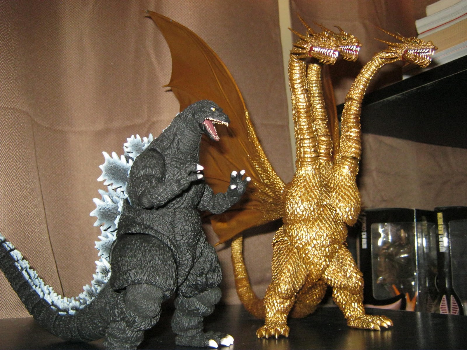 The Kaiju Planet: Kaiju Toy Review - S.H. MonsterArts King Ghidorah