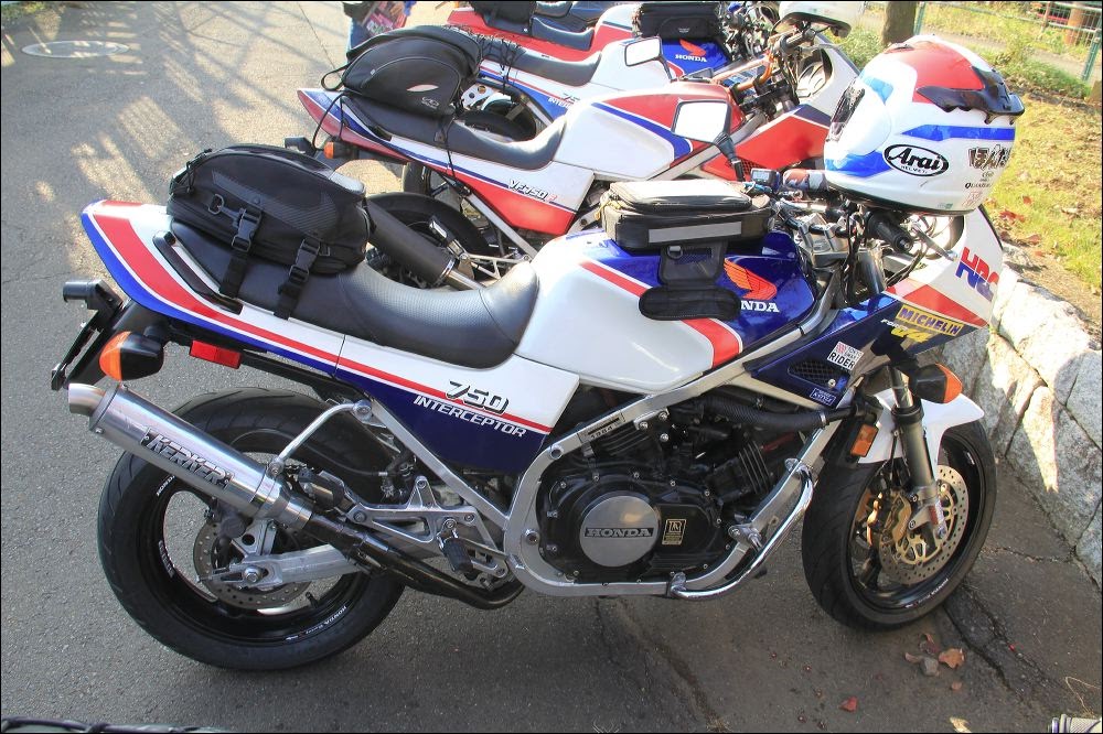 ROAD RIDER: HONDA VF750F INTERCEPTOR custom bike KERKER