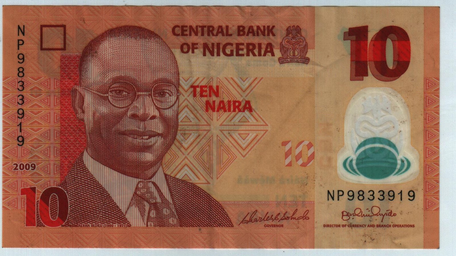 The private collection of banknotes from around the countries in the ...