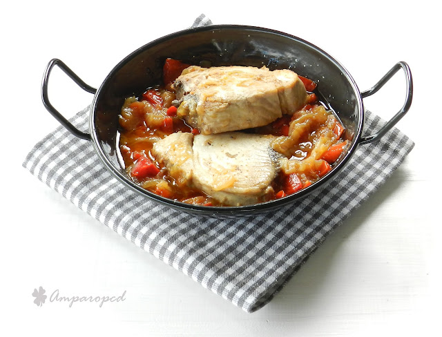 Cocinando en casa: Bonito encebollado con pimientos