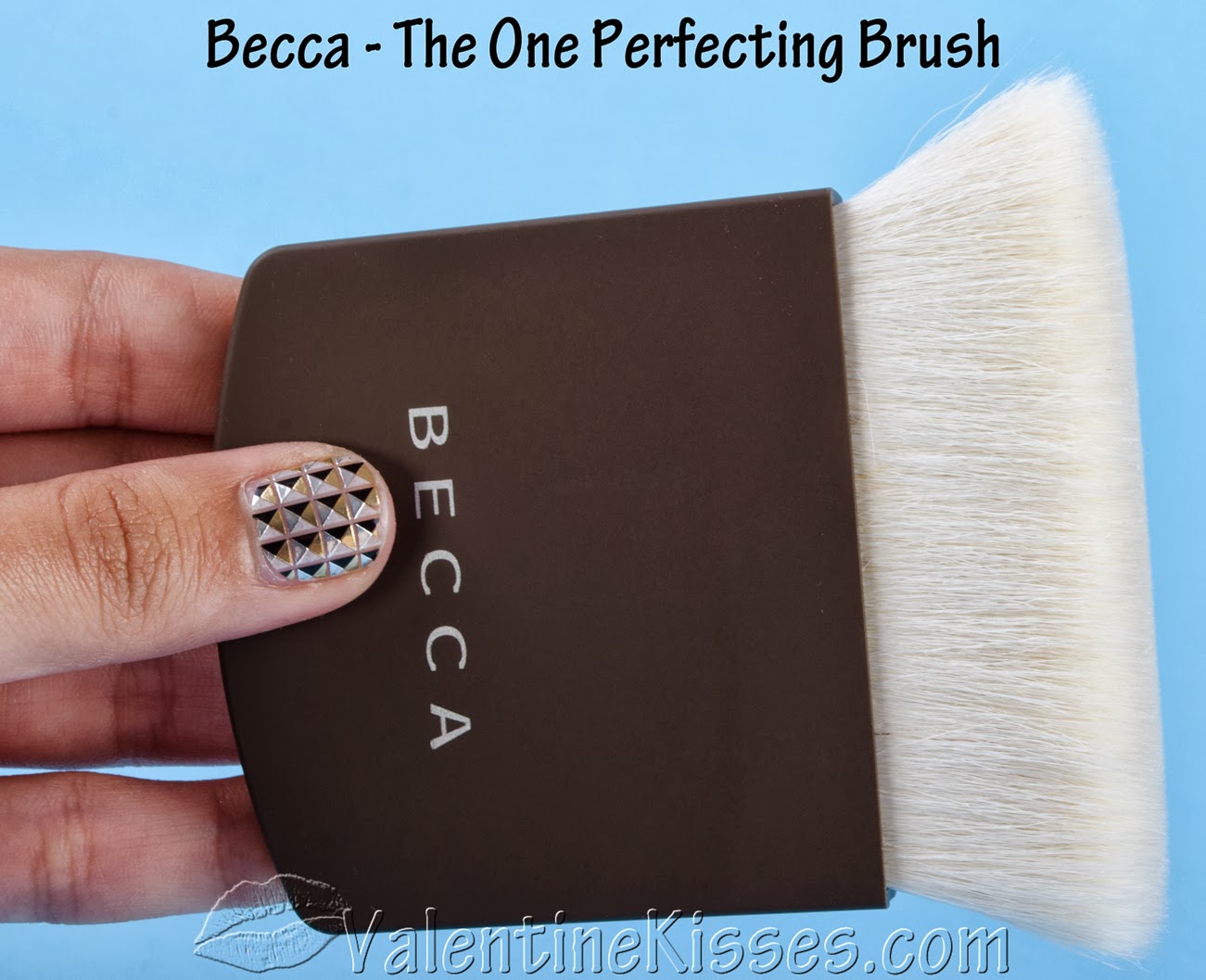 Valentine Kisses: Becca The One Perfecting Brush - pics, review