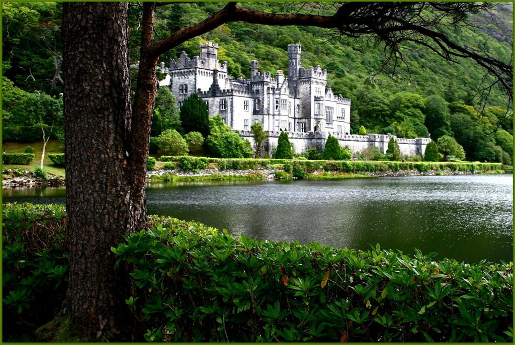 Postcards From Ireland: Photo walk through Kylemore Abbey, CONNEMARA