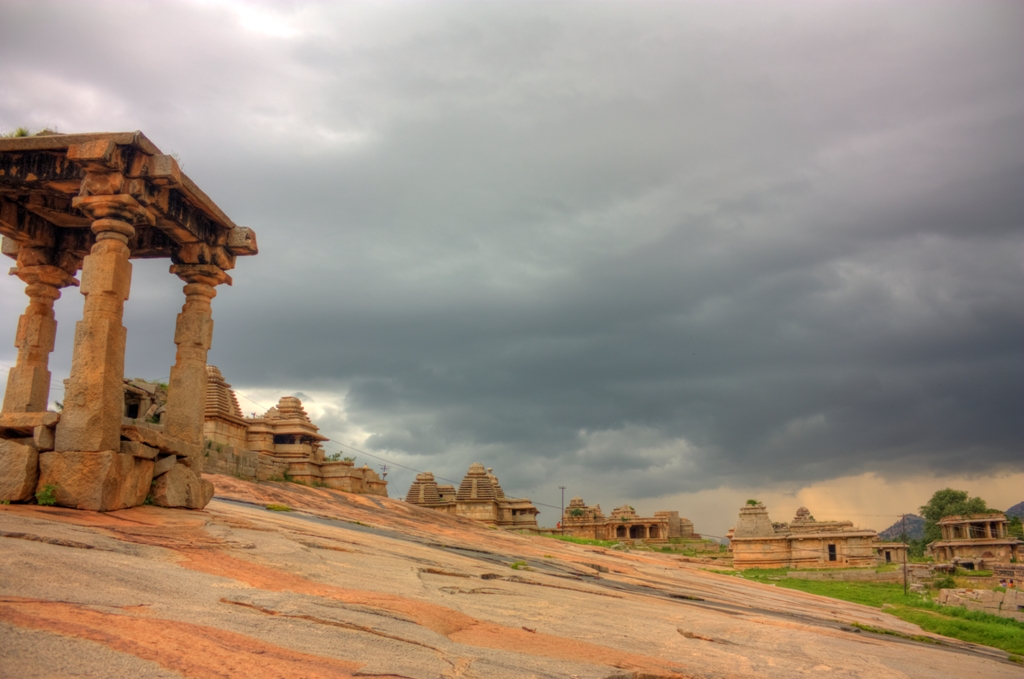 Temples in Hampi : 2 - Hemakunta Hill temples in Hampi