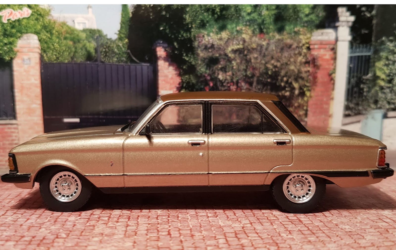 RetroAutosEnEscala: FORD FALCON GHIA (1982)