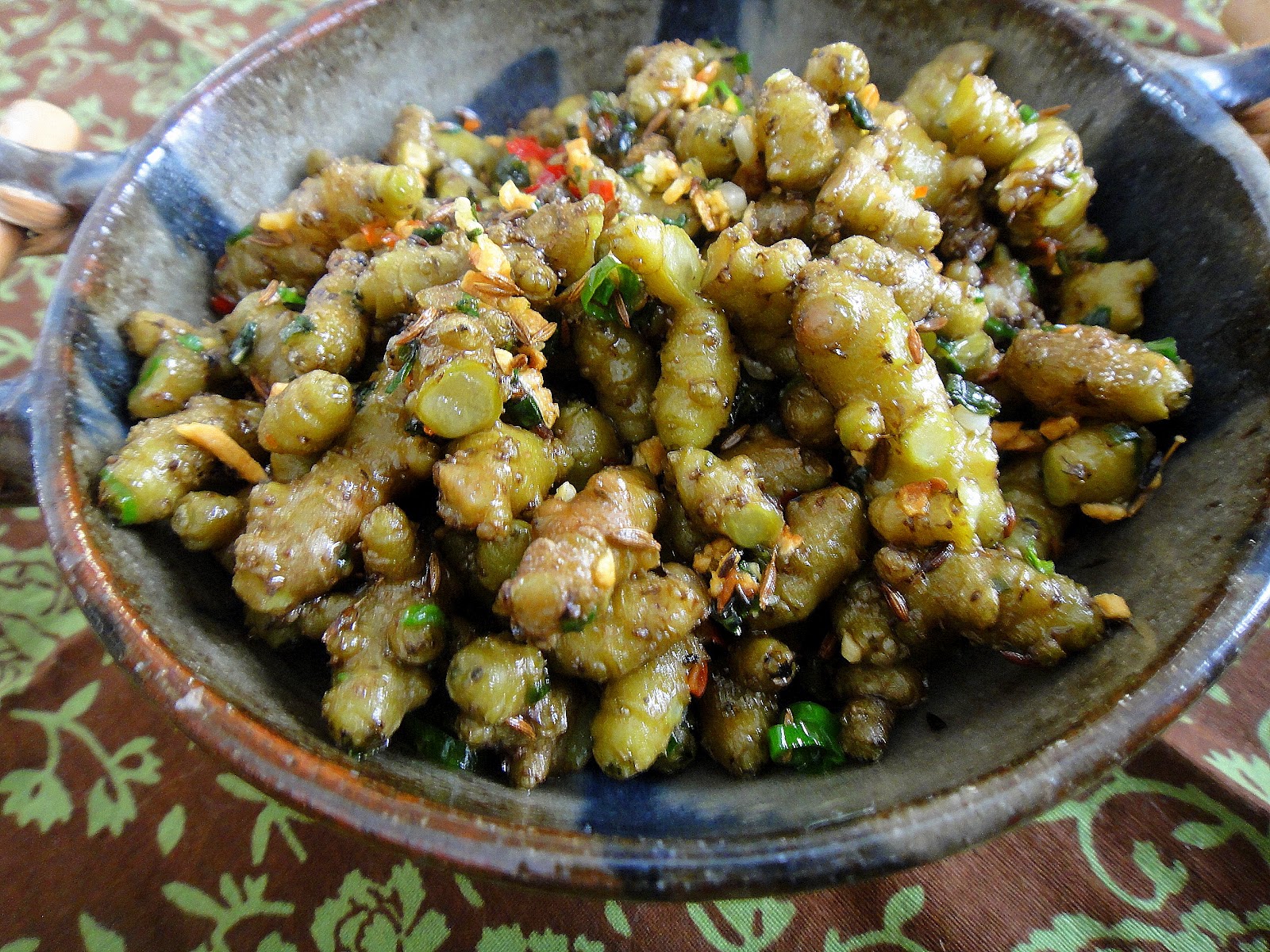 come-se: Caruru-do-reino, bertalha, caruru-de-seda, cipó-manteiga