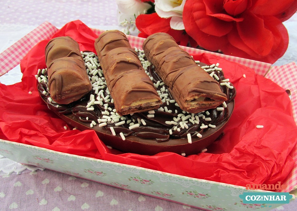 Ovo de Páscoa recheado com bolo de chocolate e nutella - Amando Cozinhar