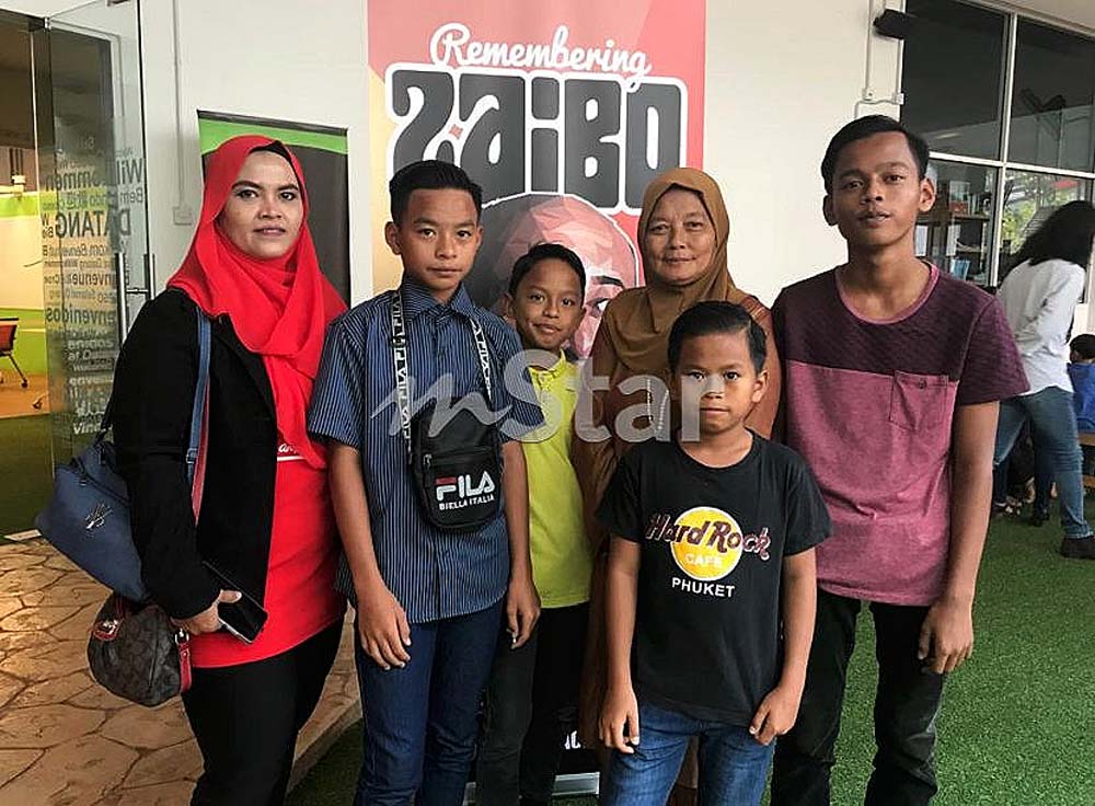 MYARTIS.COM | MYARTIS | MY | ARTIS: PENGGIAT SENI BERSATU KUMPUL DANA ...