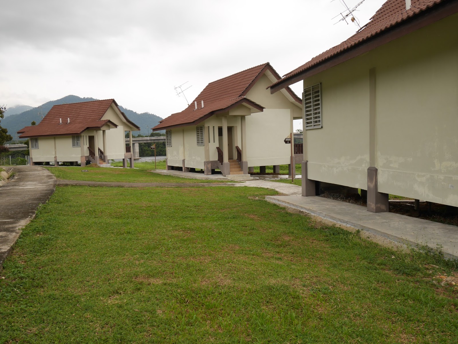 Kau Yang Satu: RESORT TASIK RABAN,LENGGONG ,PERAK