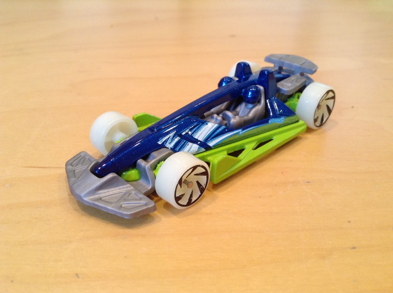 JULIAN'S HOT WHEELS BLOG: Track Hammer (New for 2017! - HW Glow Wheels)