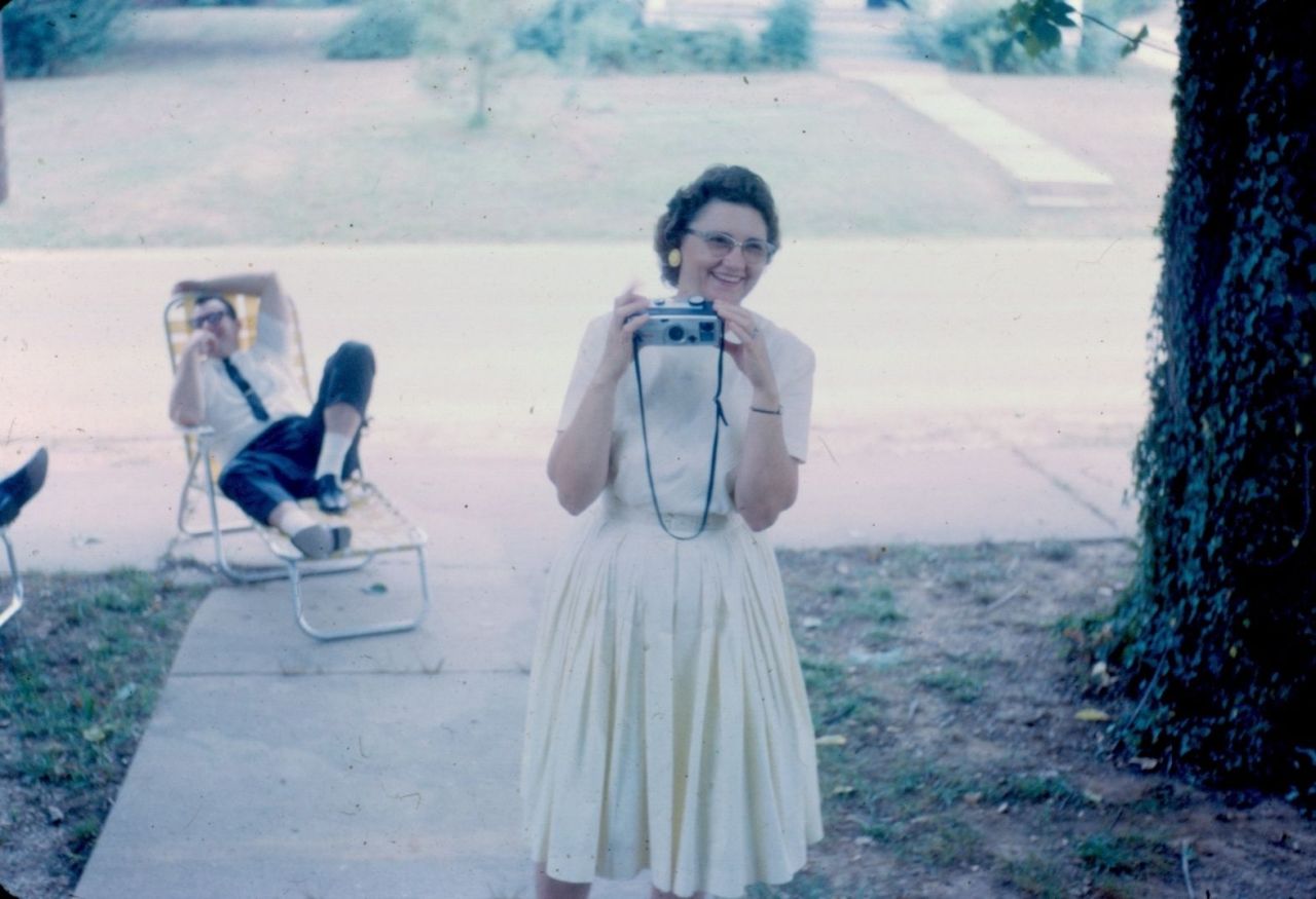 50 Candid Vintage Photographs of People With Their Cameras From the ...