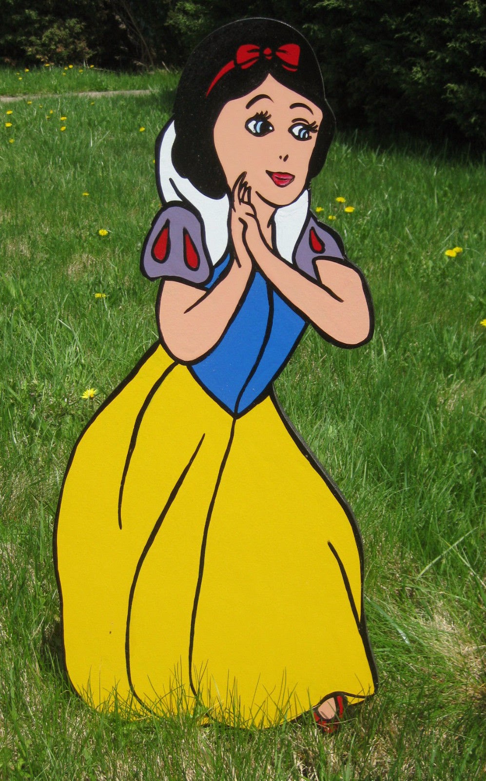 Filmic Light - Snow White Archive: Fan Art - Plywood Lawn Figures