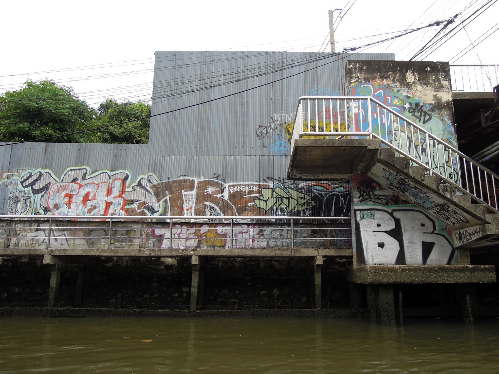 letter blocks say what?: Graffiti from Seoul and Bangkok