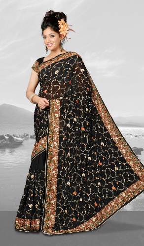 Guide of Top 20 Embroidery Sarees Design For 2019 That Give A Princess Look