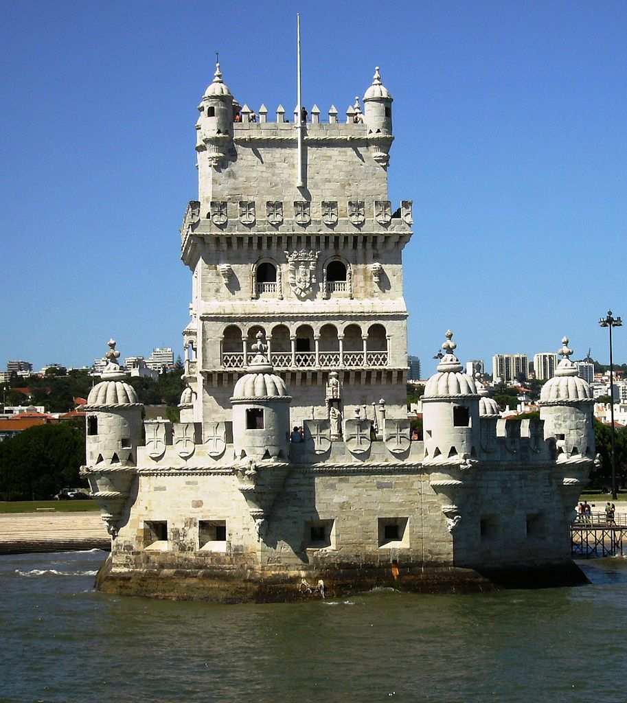Castelos medievais: Torre de Belém: interior gótico austero e militar