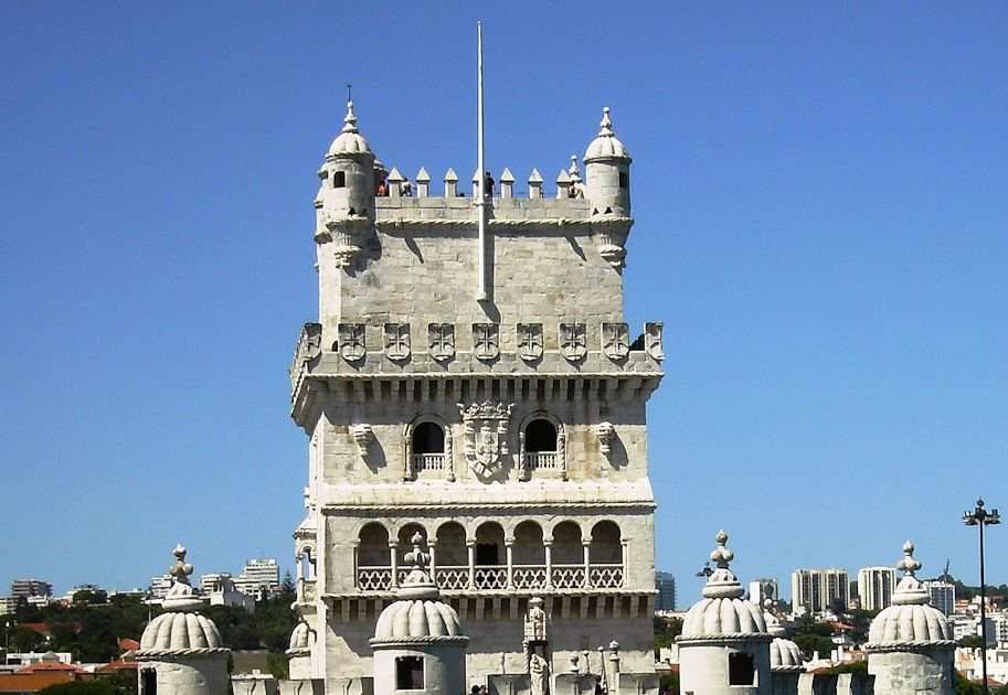 Castelos medievais: Torre de Belém: interior gótico austero e militar