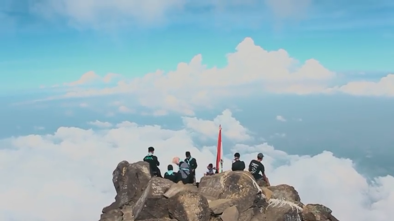 GUNUNG ARJUNO BERIBU SEJARAH DAN PESONA KEINDAHAN ALAM DI ATAP LANGIT ...