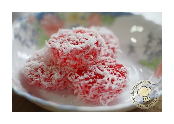 Suealeen's Kitchen: Kuih Sagu @ Bronok