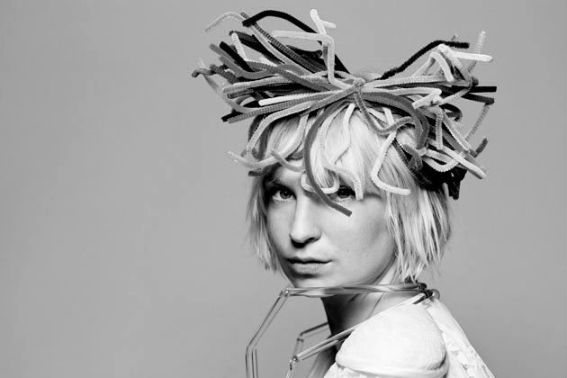 Today's Pop Music!: SIA IS RULING US WITH "WILD ONES" AND "TITANIUM"!