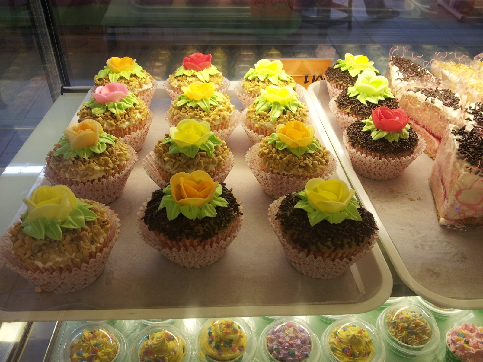 KEDAI ROTI DAN KEK AFIZA BAKERY: Senarai Roti Dan Kek