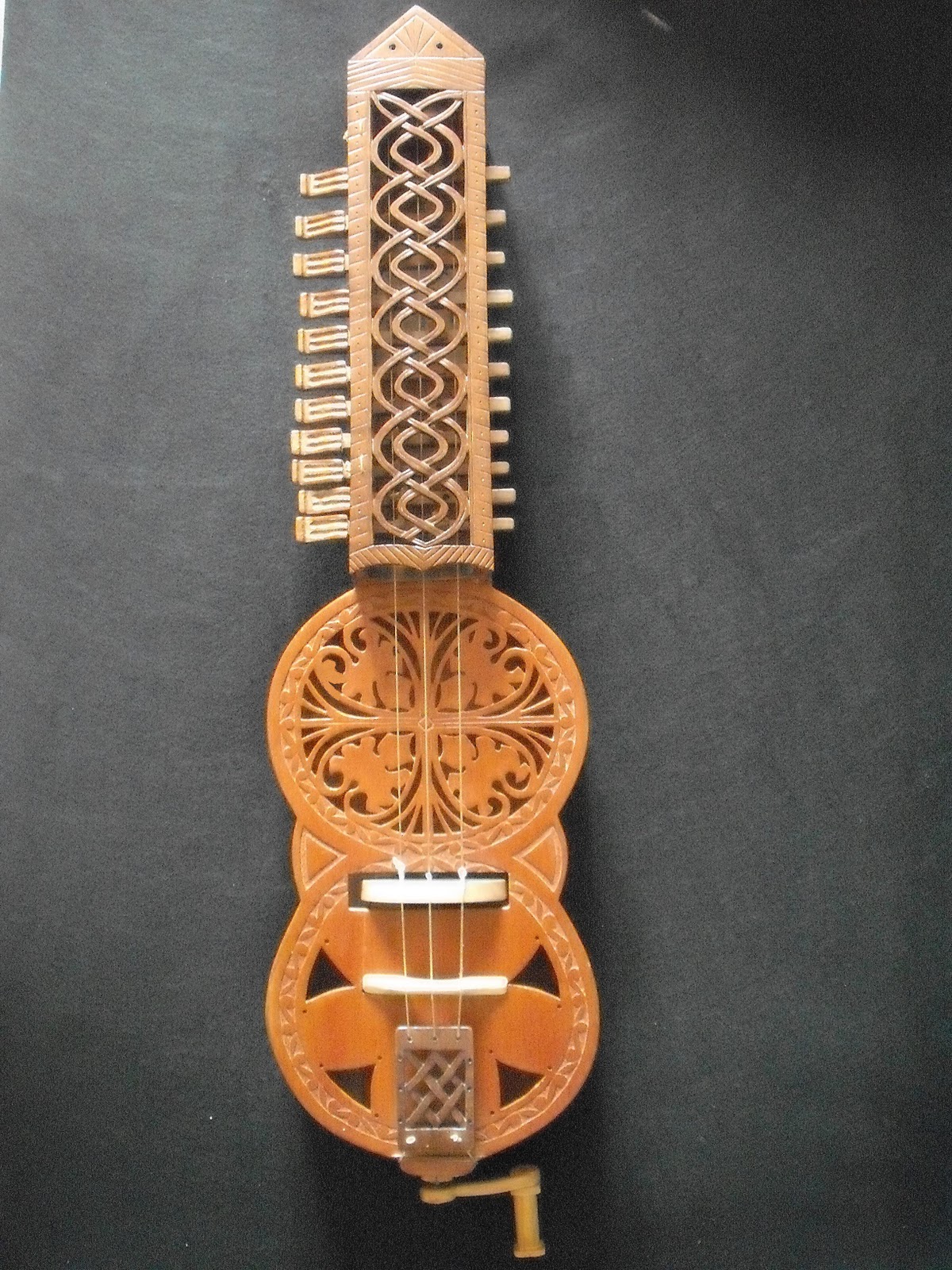 la Rosa Trobadoresca: L'ORGANISTRUM