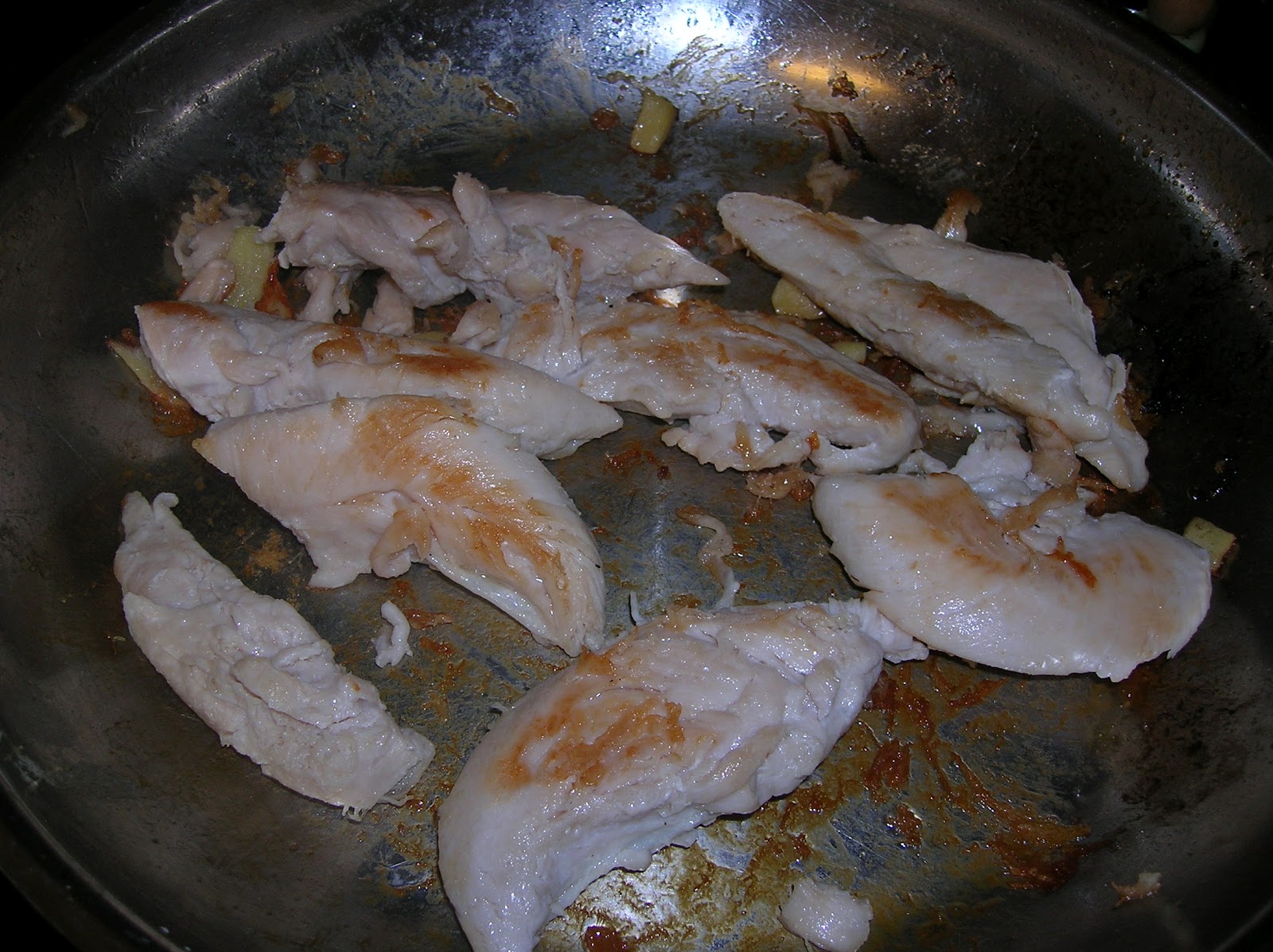 Foodies, Forks and Leeks: Pad Thai in a box...