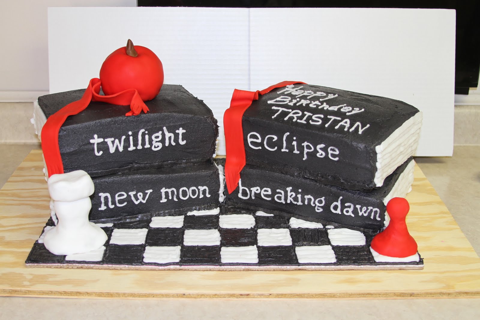 Michele Robinson Cakes: Twilight New Moon Eclipe Breading Dawn Cake