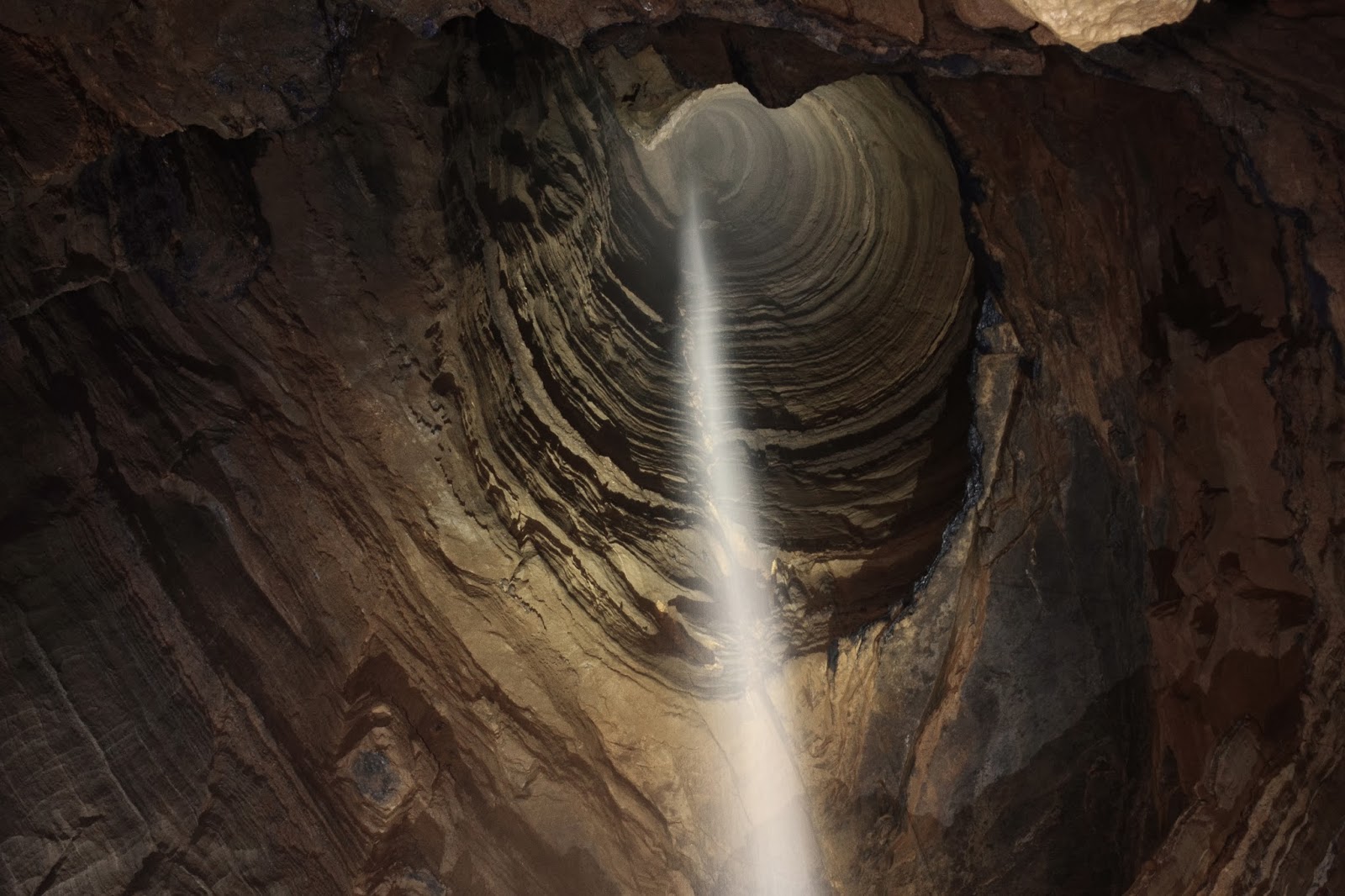 ELLISONS CAVE CROSSOVER DOWN FANTASTIC PIT & UP INCREDIBLE PIT. - ADAM ...