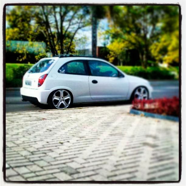 Celta Rebaixado com Rodas 17" - Only Cars