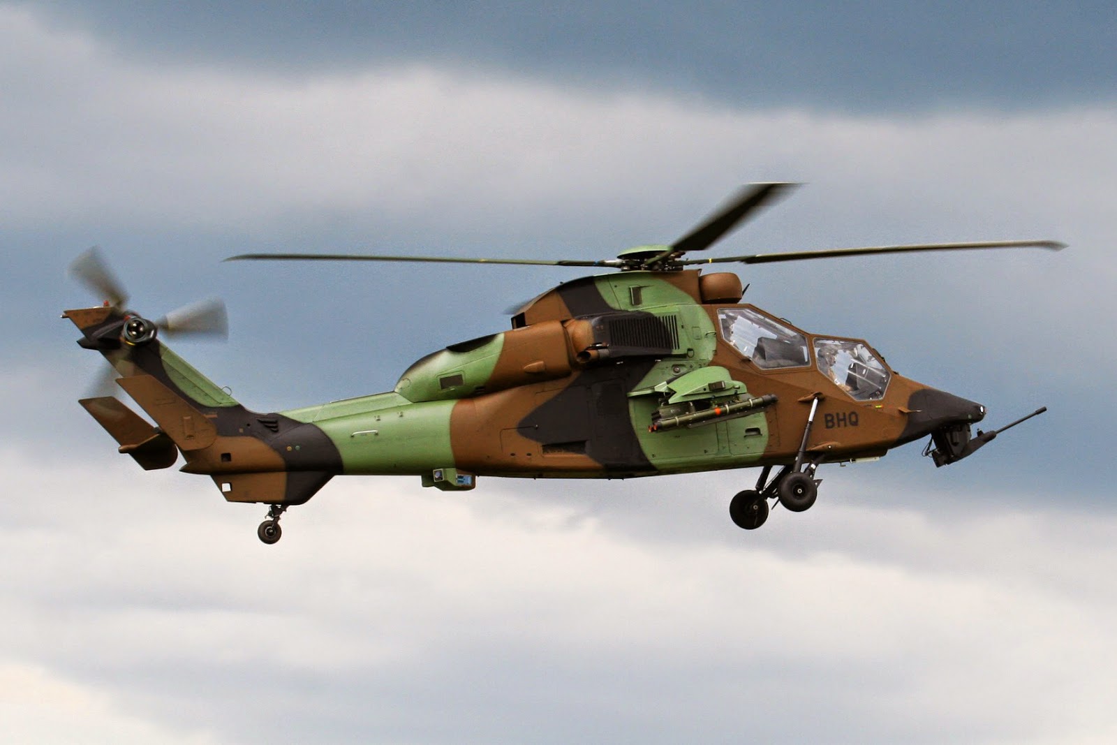 WARFARE Blog: AIRBUS HELICOPTERS EC-665 TIGER. O feroz tigre voador ...