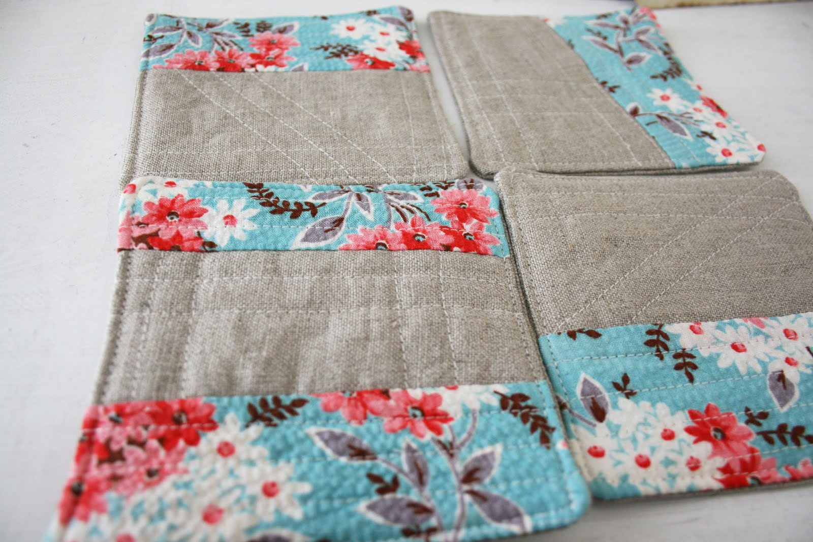 craftyblossom: vintage fabric coasters.