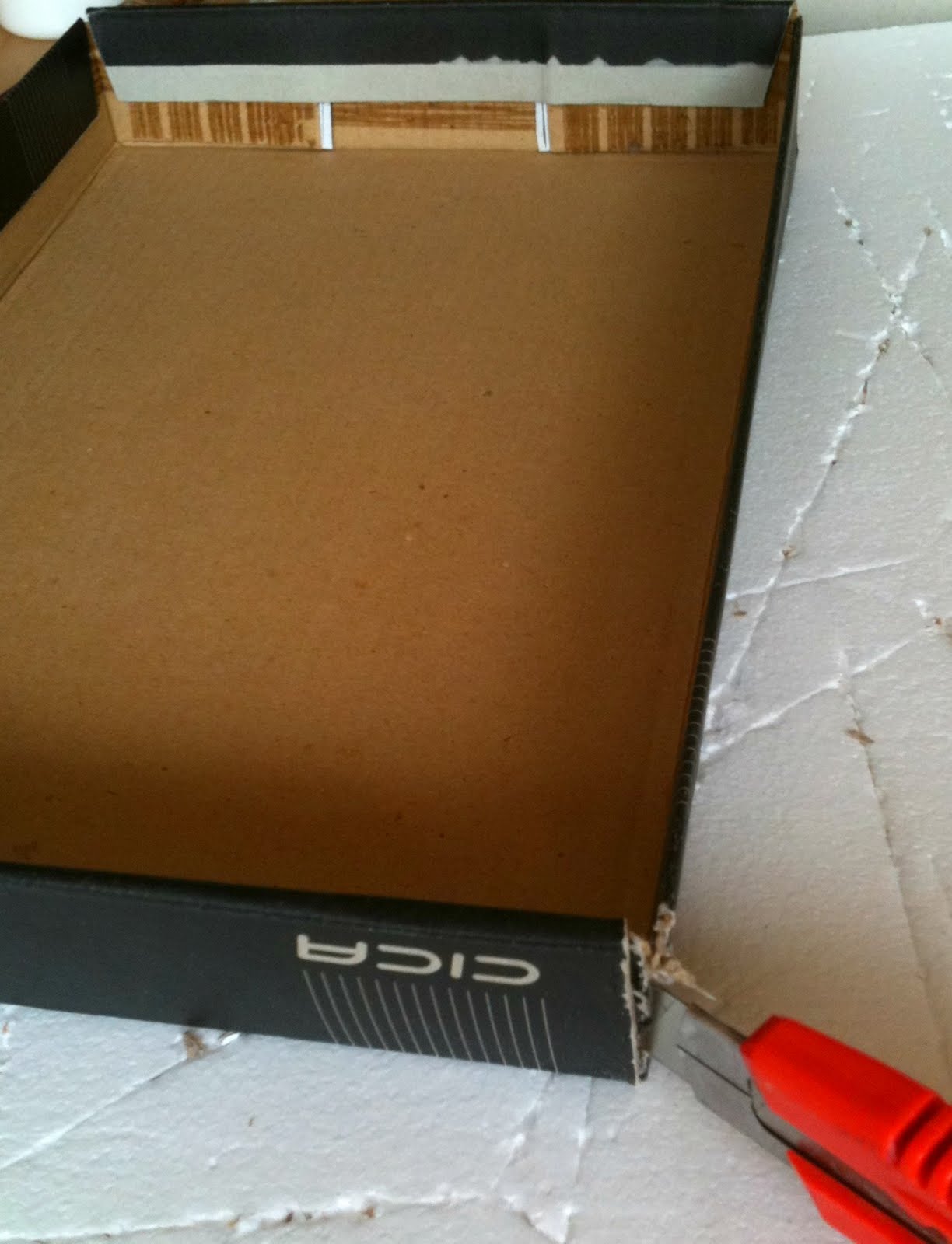 Mimi's Crafty World!: Tutorial: Two-tiered Recycled Shoebox Sewing Kit