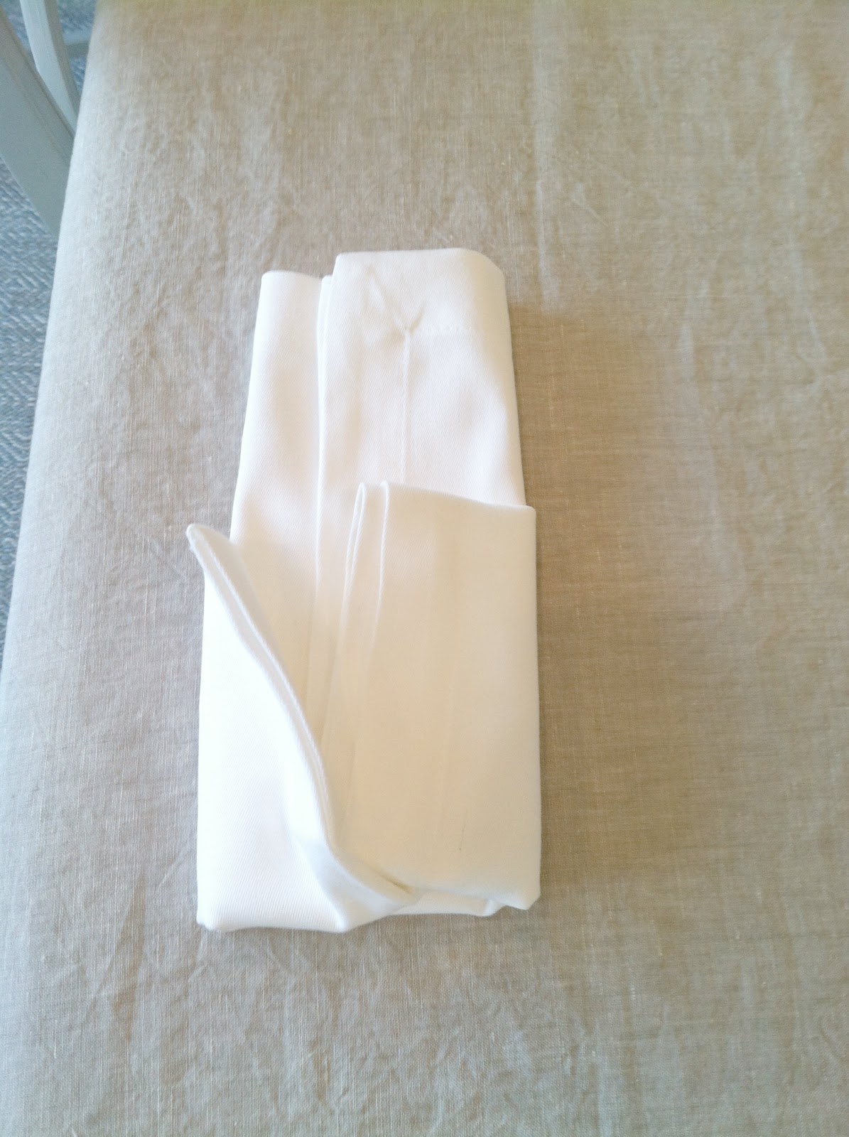 Delicious Spaces: DIY: A Fancy Napking Setting