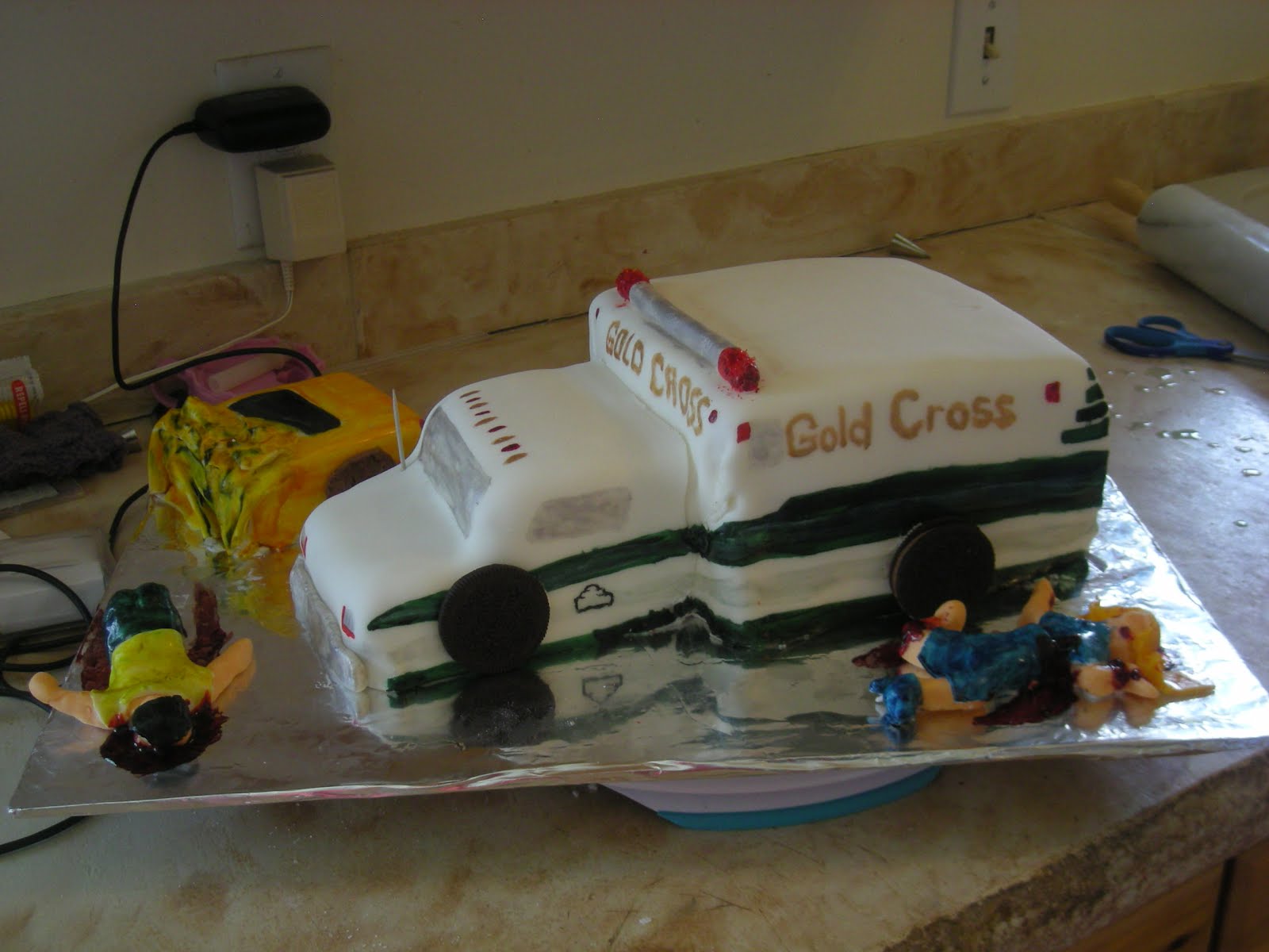 Dolli Crafts: The Ambulance Cake....
