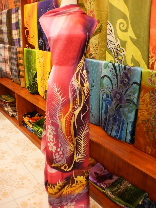 Yumna Batik: RAYON BERUS CINA RM150