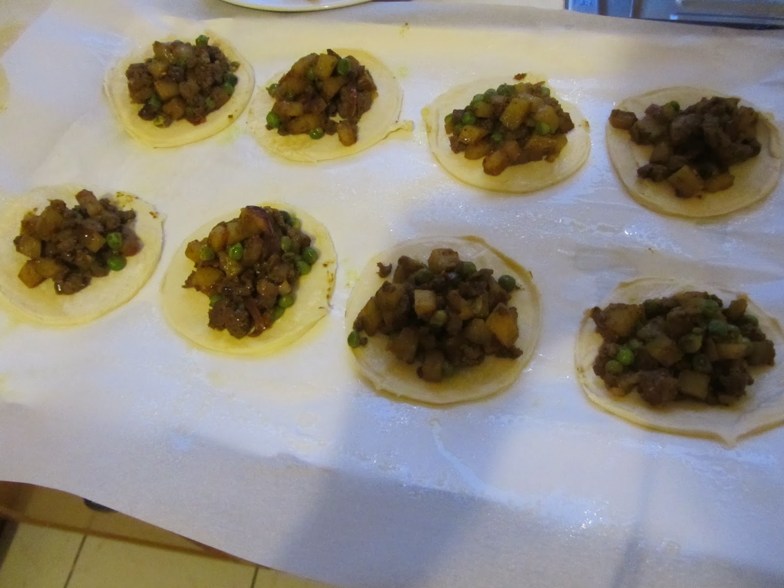 COCOBELLA BALLERINA: In The Kitchen: MINI BEEF CURRY PIES