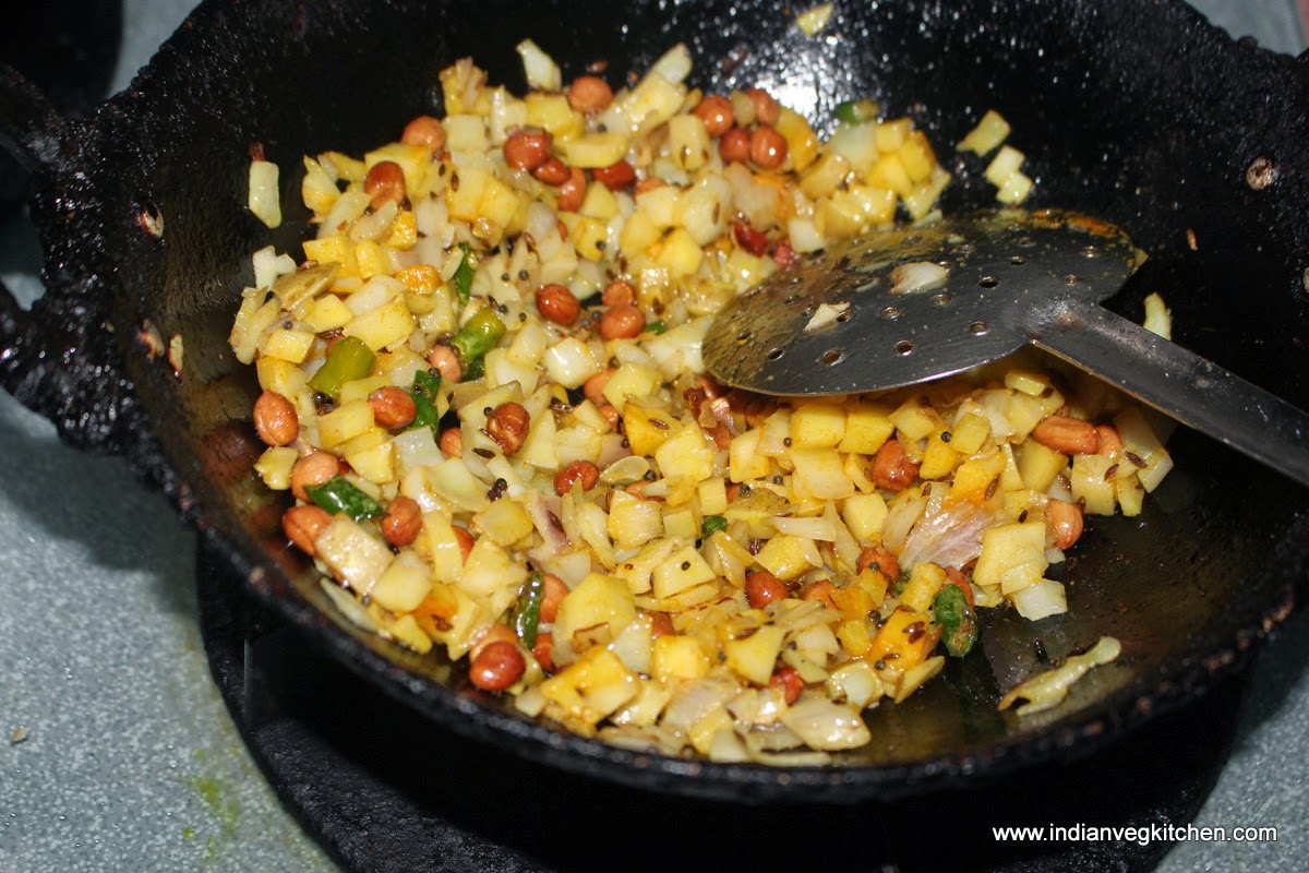 IndianVegKitchen: Maharashtrian Kande Pohe | Poha Recipe | Batata Poha