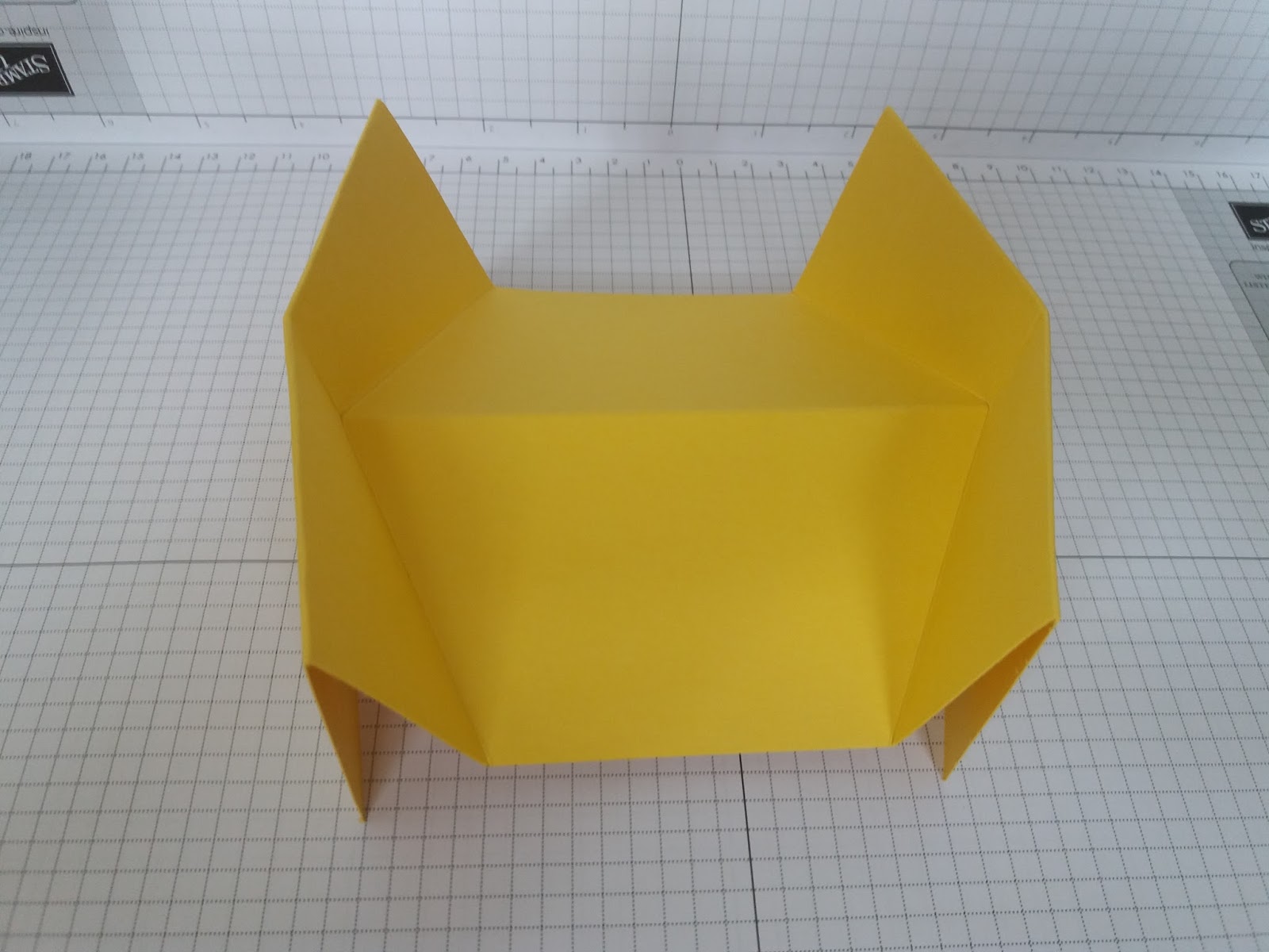 2biggirlscrafting: Quick double diamond fold tutorial....